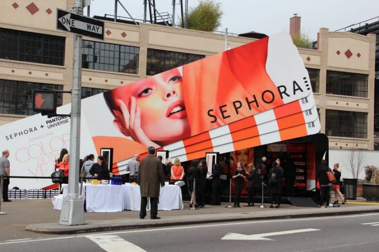 What is a Pop up Store? Definition + Advantage + Examples